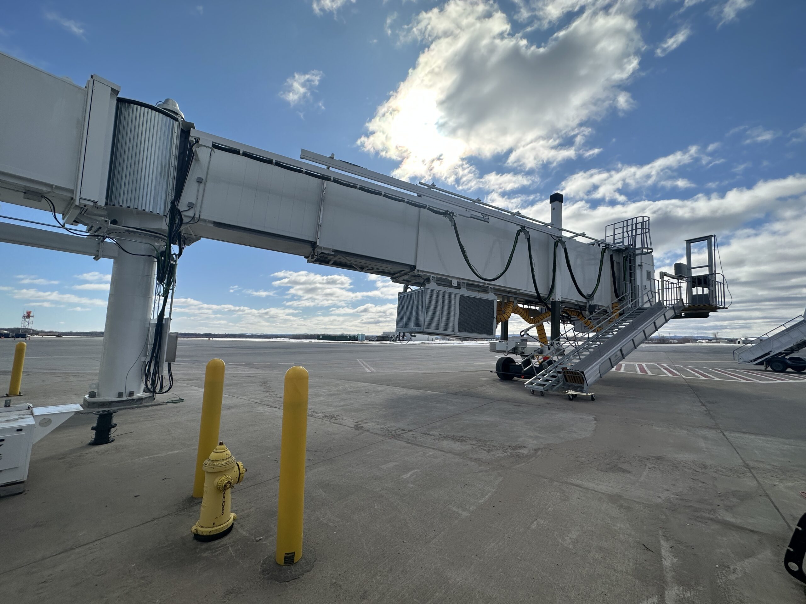 Syracuse Passenger Boarding Bridges Replacement - Milhouse Engineering ...